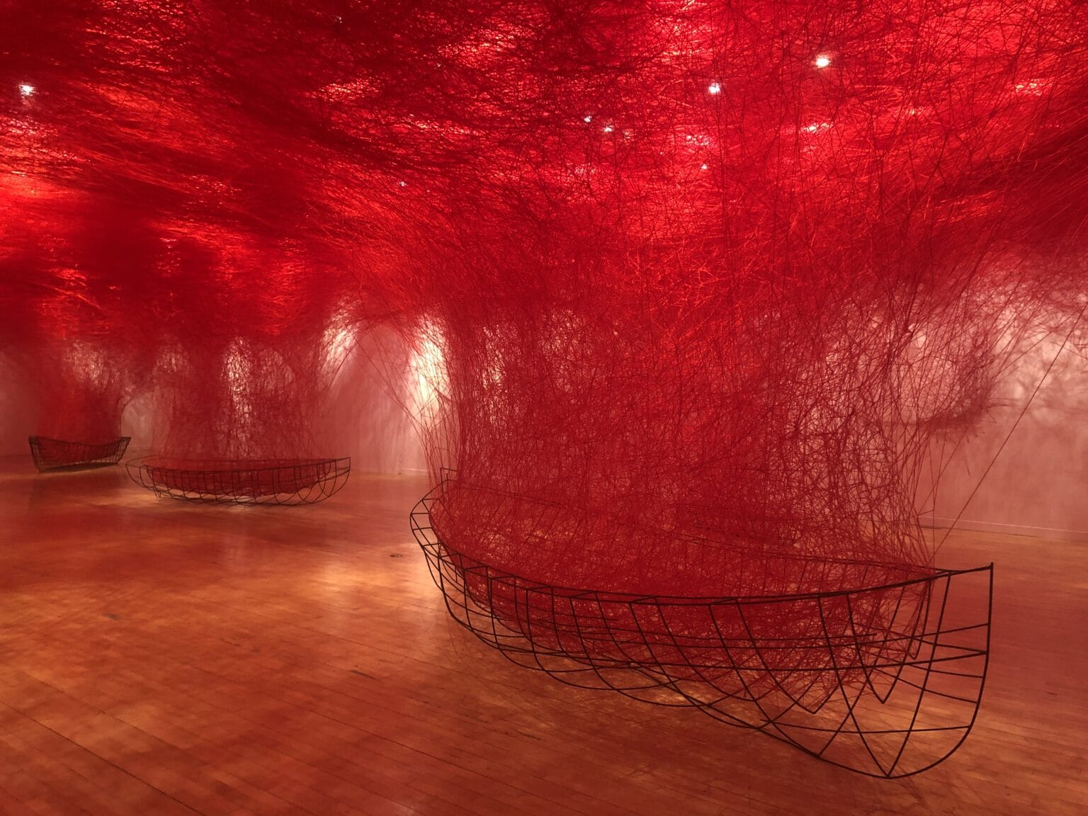 5 minutes pour découvrir Chiharu Shiota – DADA
